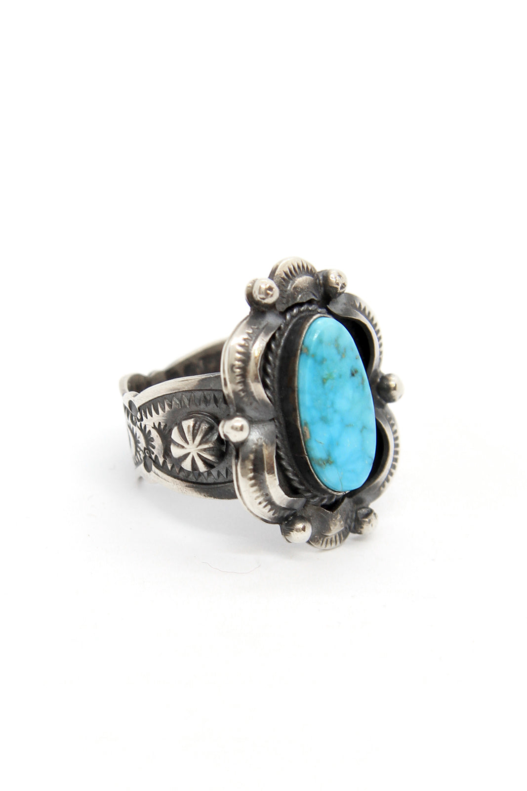 Tom Gilbert Kingman Turquoise Repousse Ring (Size 9) – Silver Eagle Gallery